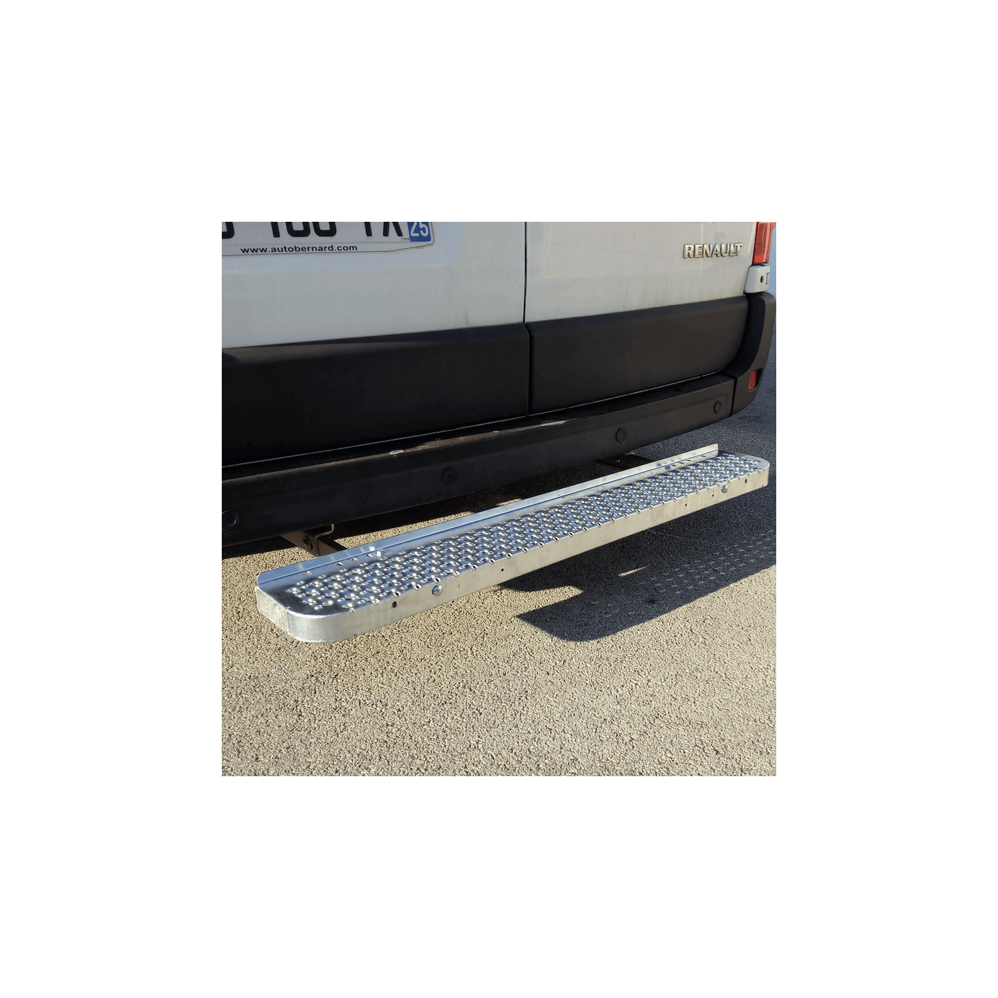 Marchepied arrière fixe pour Renault Master sans attelage arrière